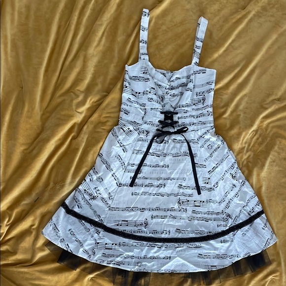 Hot Topic | Dresses | Hot Topic White And Black Music Note Dress | Poshmark